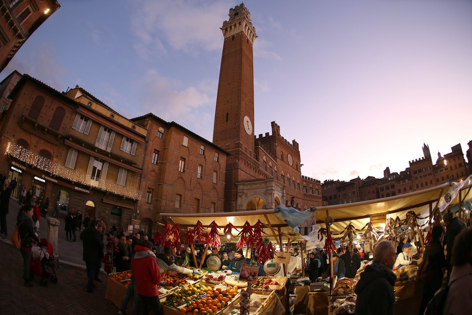 Natale in Italia: Le 20 destinazioni e le migliori tradizioni - Tourism ...